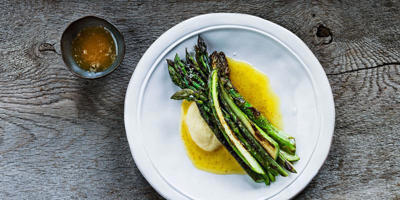 Stekt sparris med ostcrème och citronsmör - Recept för matbranschen ...